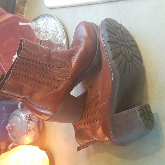 boc | Shoes | Real Leather Boc Classic Chelsea Booties Lug Sole Higher ...
